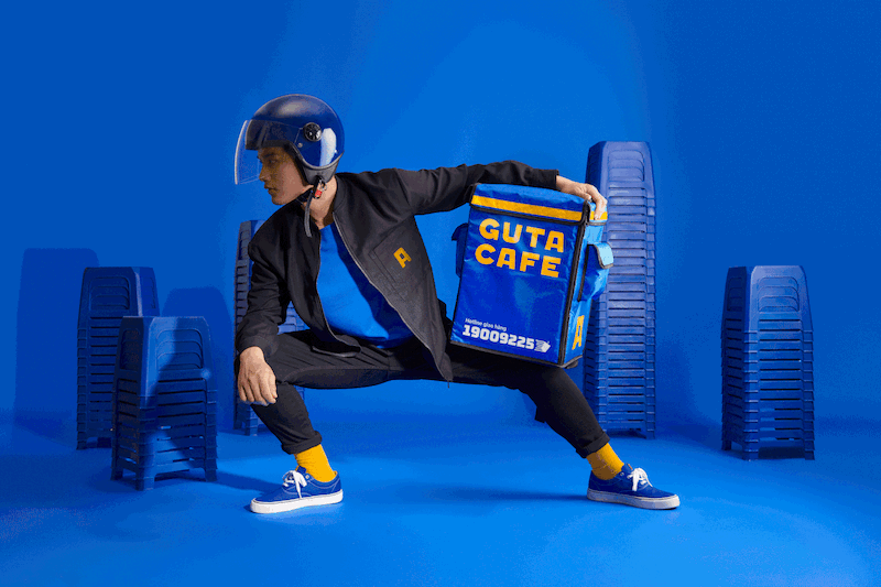 以街頭咖啡文化為靈感：越南Guta Café從「塑膠凳」發展獨樹一幟的品牌識別設計 | ShoppingDesign