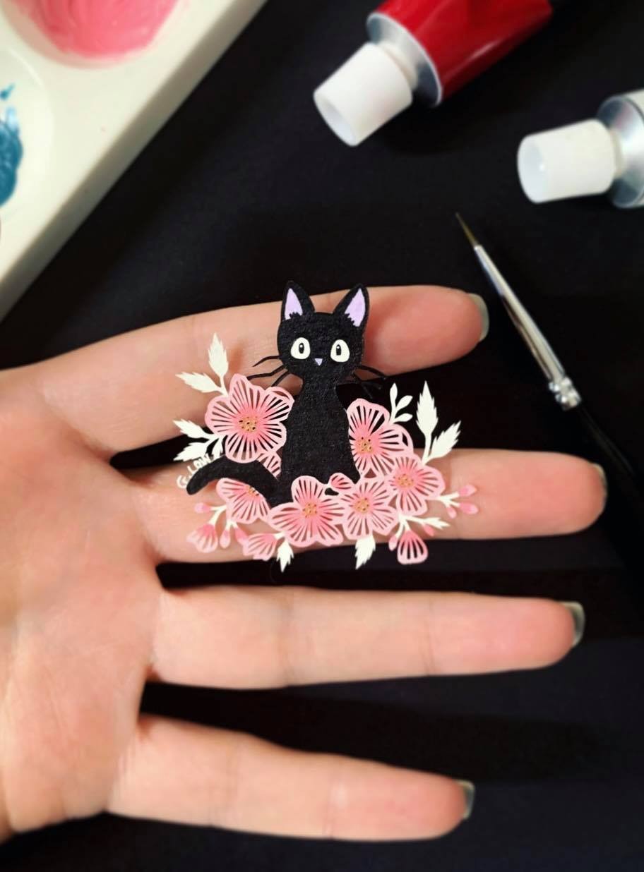 揉合櫻花、富士山等日本風情！英國藝術家 Georgia Low 以細膩手法創作迷你紙雕畫作 |ShoppingDesign